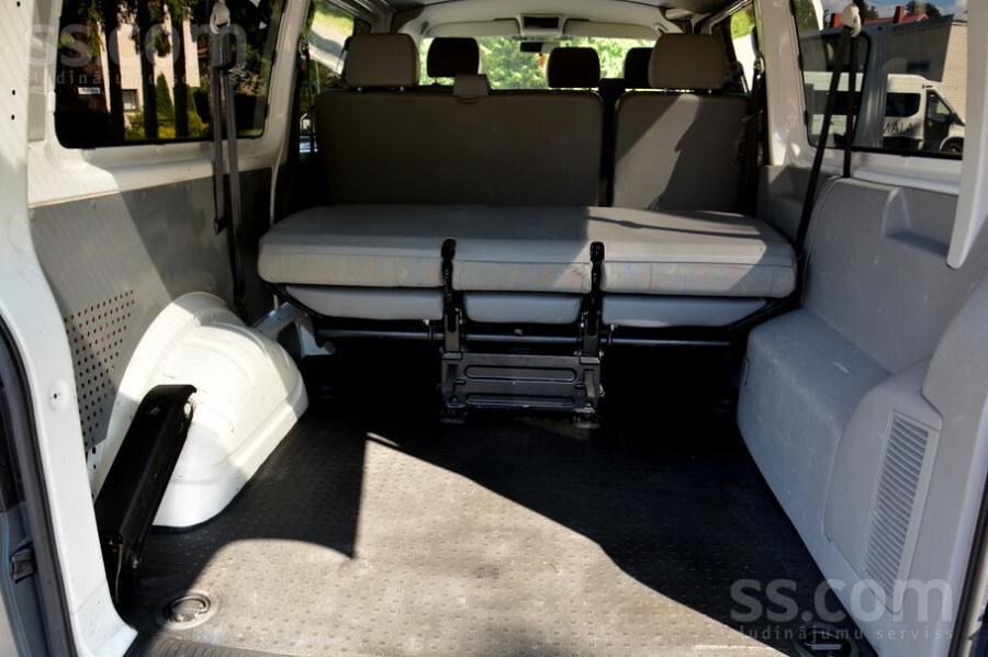 Balts Volkswagen Caravelle 2011 Rīga, ar dzinēja tilpumu 2.00 L un nobraukumu 305 tūkst. km par 10499 €, foto 26 vietnē AUTOMOTO.COM.LV