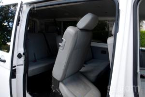 Balts Volkswagen Caravelle 2011 Rīga, ar dzinēja tilpumu 2.00 L un nobraukumu 305 tūkst. km par 10499 €, foto 34 vietnē AUTOMOTO.COM.LV