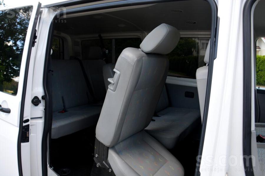 Balts Volkswagen Caravelle 2011 Rīga, ar dzinēja tilpumu 2.00 L un nobraukumu 305 tūkst. km par 10499 €, foto 34 vietnē AUTOMOTO.COM.LV