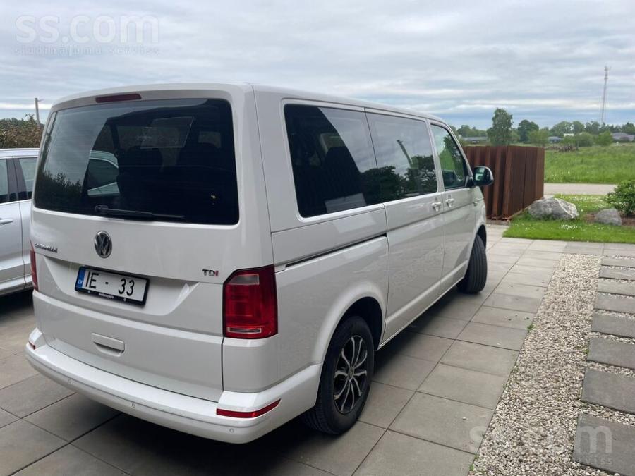 Balts Volkswagen Caravelle 2017 Ogre, ar dzinēja tilpumu 2.00 L un nobraukumu 235 tūkst. km par 20500 €, foto 4 vietnē AUTOMOTO.COM.LV