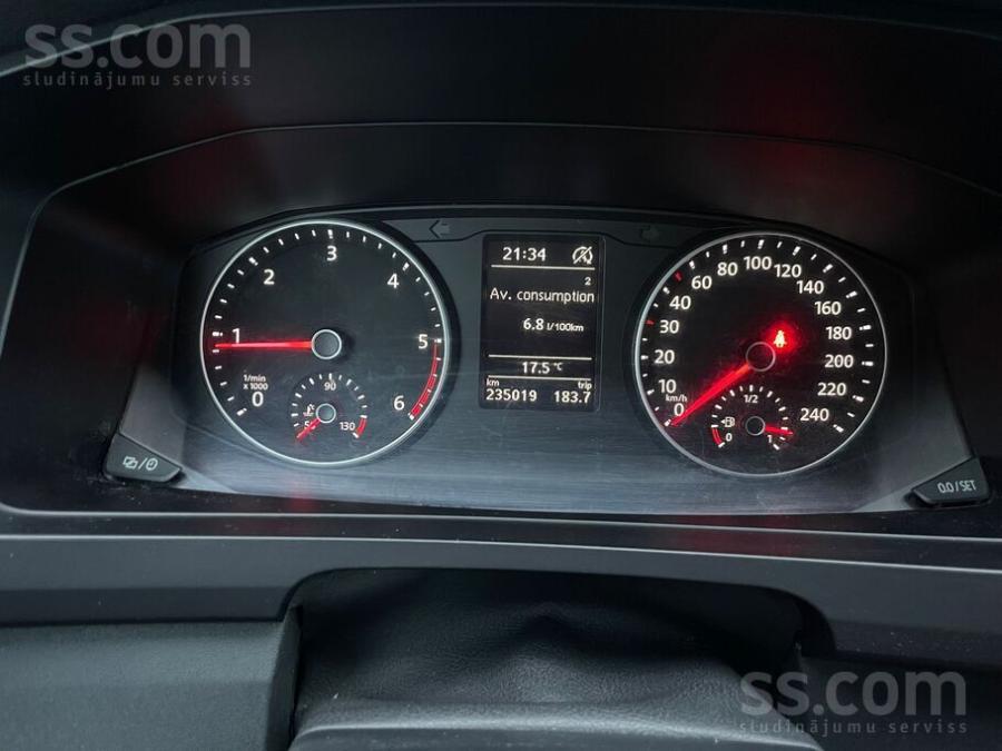 Balts Volkswagen Caravelle 2017 Ogre, ar dzinēja tilpumu 2.00 L un nobraukumu 235 tūkst. km par 20500 €, foto 12 vietnē AUTOMOTO.COM.LV
