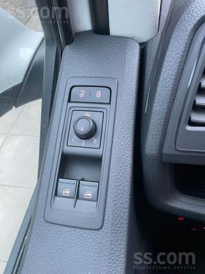 Balts Volkswagen Caravelle 2017 Ogre, ar dzinēja tilpumu 2.00 L un nobraukumu 235 tūkst. km par 20500 €, foto 16 vietnē AUTOMOTO.COM.LV