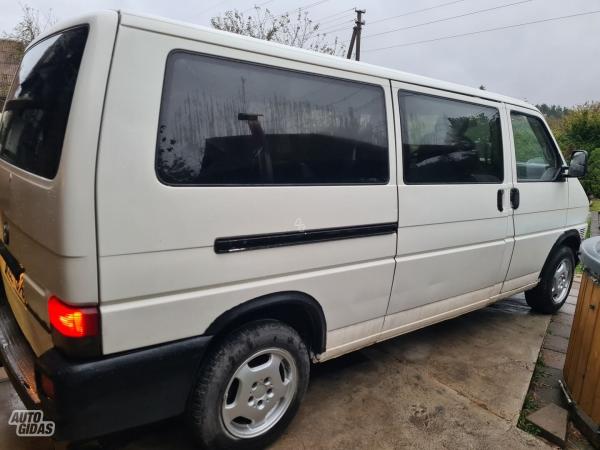 White Volkswagen Caravelle 1996 in Vilnius, with an engine capacity of 2.50 L and mileage of 634 thousand km for 3000 €, photo 4 on AUTOMOTO.COM.LV