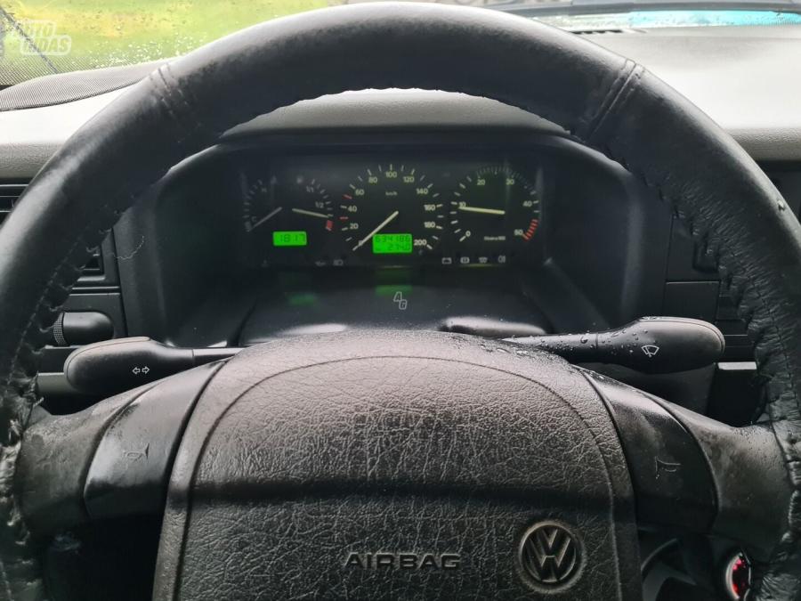 White Volkswagen Caravelle 1996 in Vilnius, with an engine capacity of 2.50 L and mileage of 634 thousand km for 3000 €, photo 7 on AUTOMOTO.COM.LV