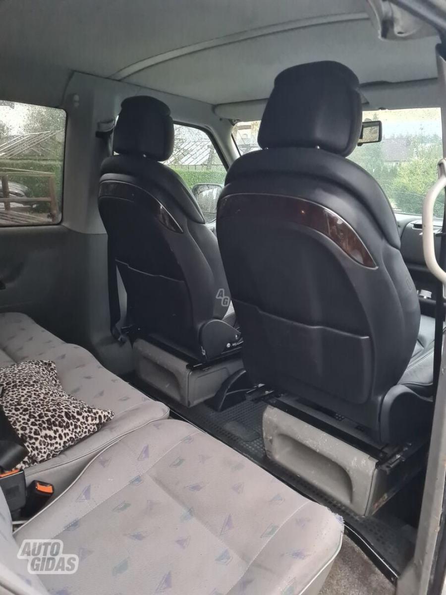 White Volkswagen Caravelle 1996 in Vilnius, with an engine capacity of 2.50 L and mileage of 634 thousand km for 3000 €, photo 13 on AUTOMOTO.COM.LV