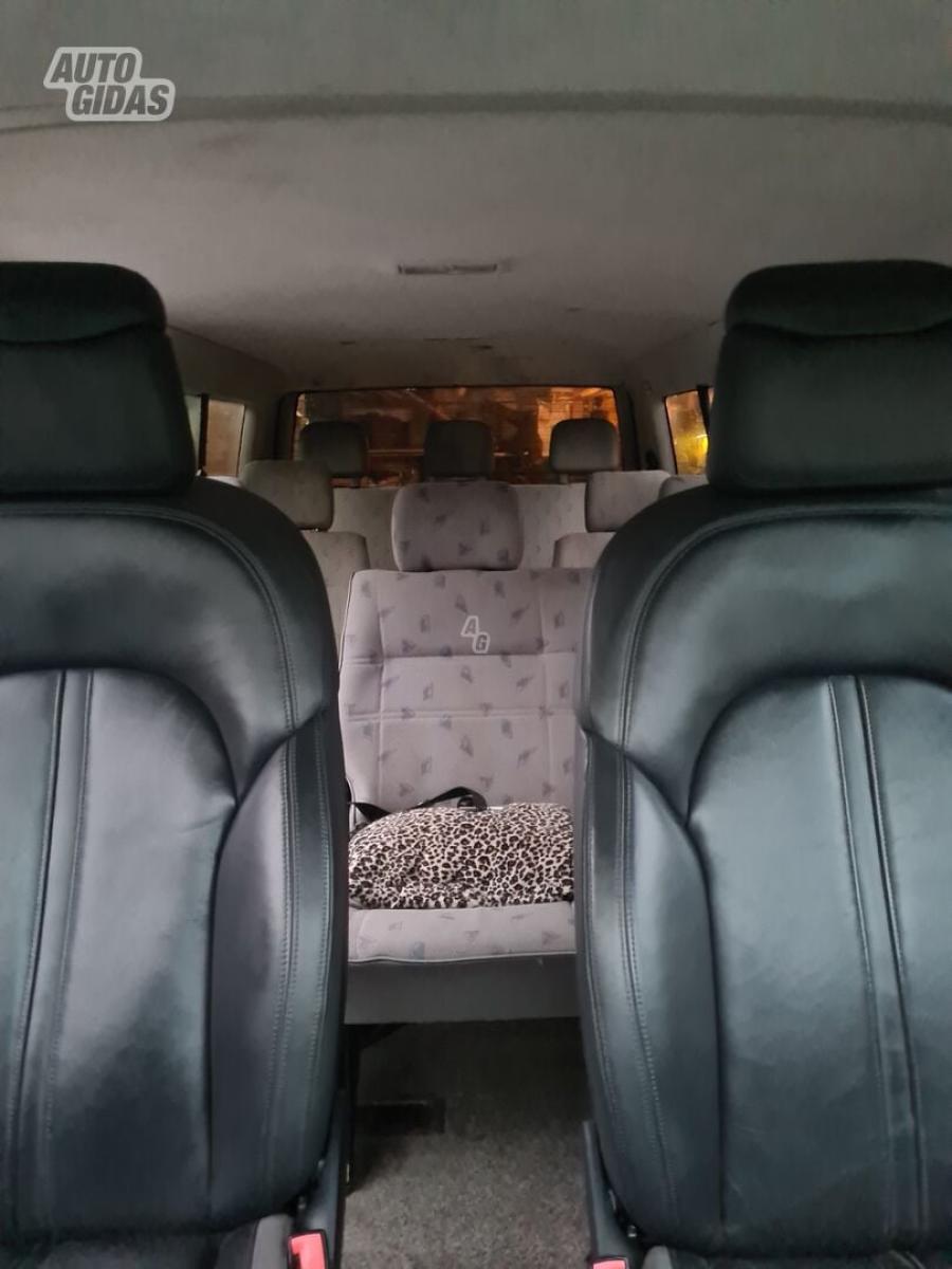White Volkswagen Caravelle 1996 in Vilnius, with an engine capacity of 2.50 L and mileage of 634 thousand km for 3000 €, photo 14 on AUTOMOTO.COM.LV