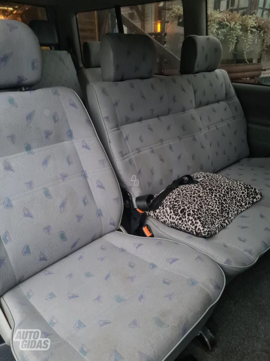 White Volkswagen Caravelle 1996 in Vilnius, with an engine capacity of 2.50 L and mileage of 634 thousand km for 3000 €, photo 15 on AUTOMOTO.COM.LV