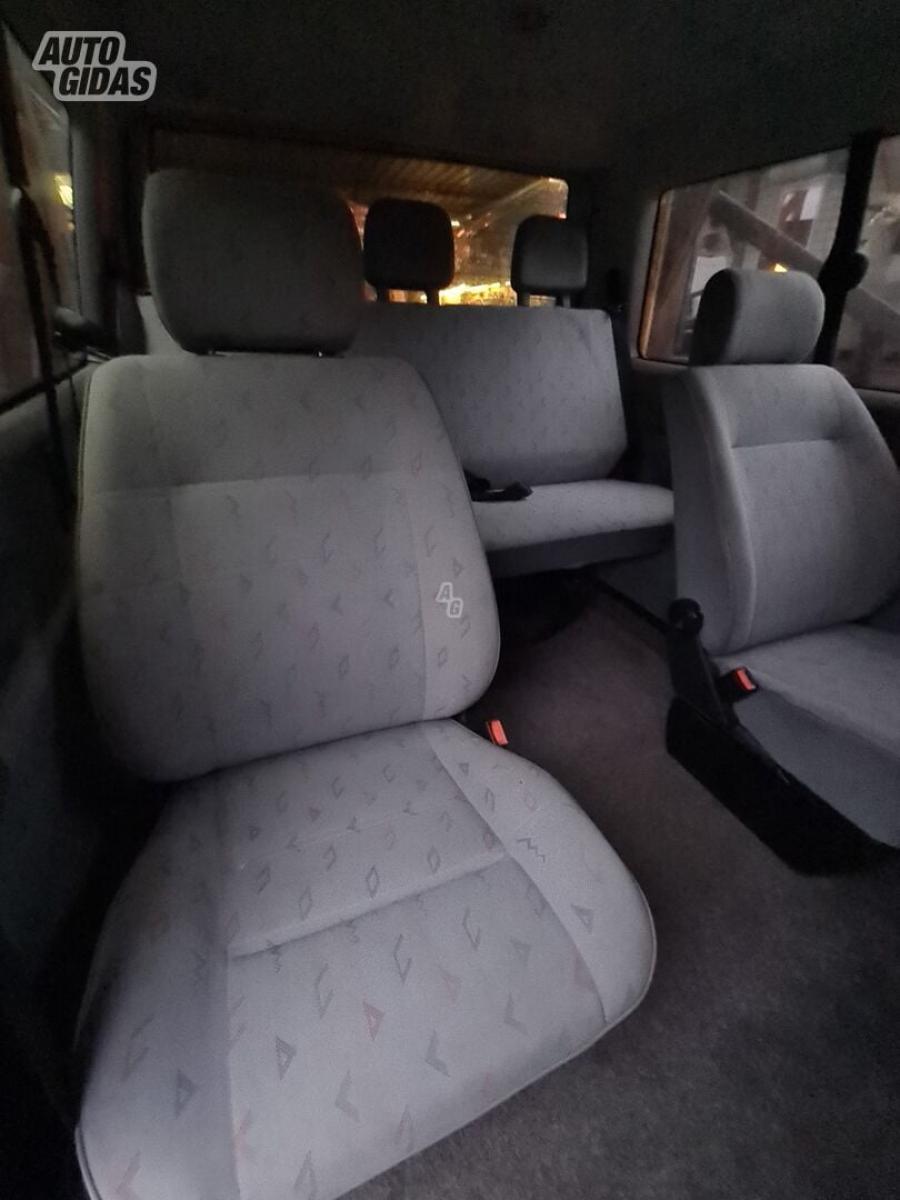 White Volkswagen Caravelle 1996 in Vilnius, with an engine capacity of 2.50 L and mileage of 634 thousand km for 3000 €, photo 19 on AUTOMOTO.COM.LV