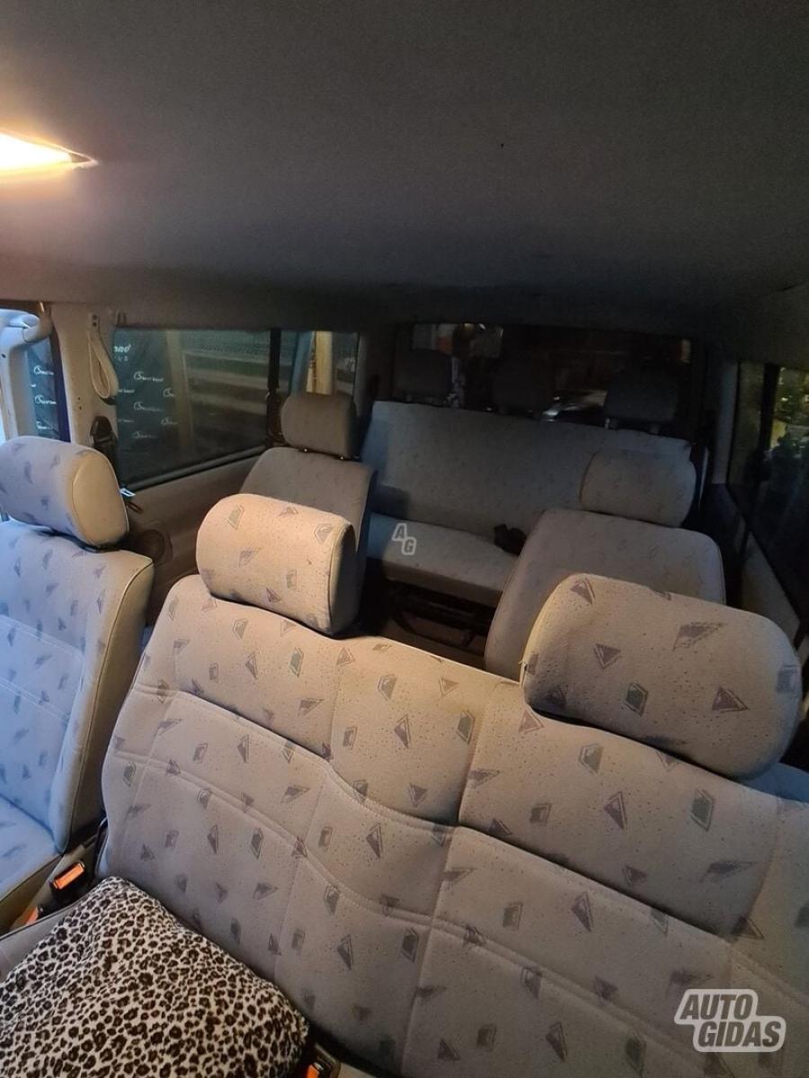 White Volkswagen Caravelle 1996 in Vilnius, with an engine capacity of 2.50 L and mileage of 634 thousand km for 3000 €, photo 20 on AUTOMOTO.COM.LV