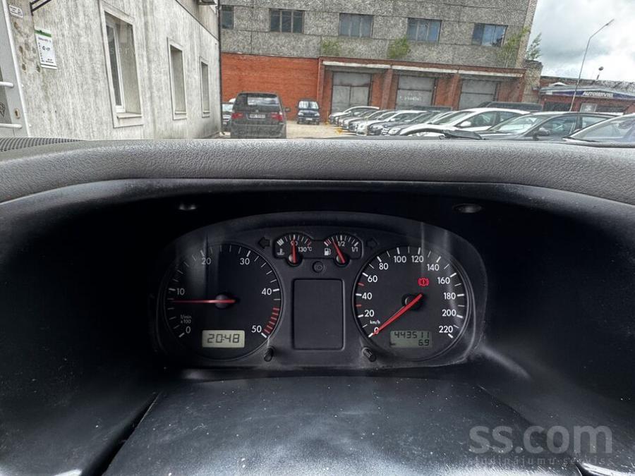 Balts Volkswagen Caravelle 2000 Daugavpils, ar dzinēja tilpumu 2.50 L un nobraukumu 0 tūkst. km par 4690 €, foto 13 vietnē AUTOMOTO.COM.LV