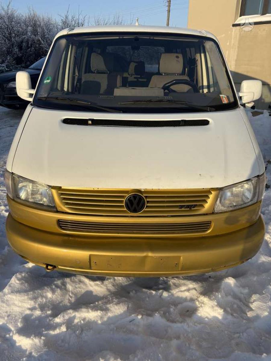 White Volkswagen Caravelle 2001 in Panevezys, with an engine capacity of 2.50 L and mileage of 460 thousand km for 3900 €, photo 2 on AUTOMOTO.COM.LV