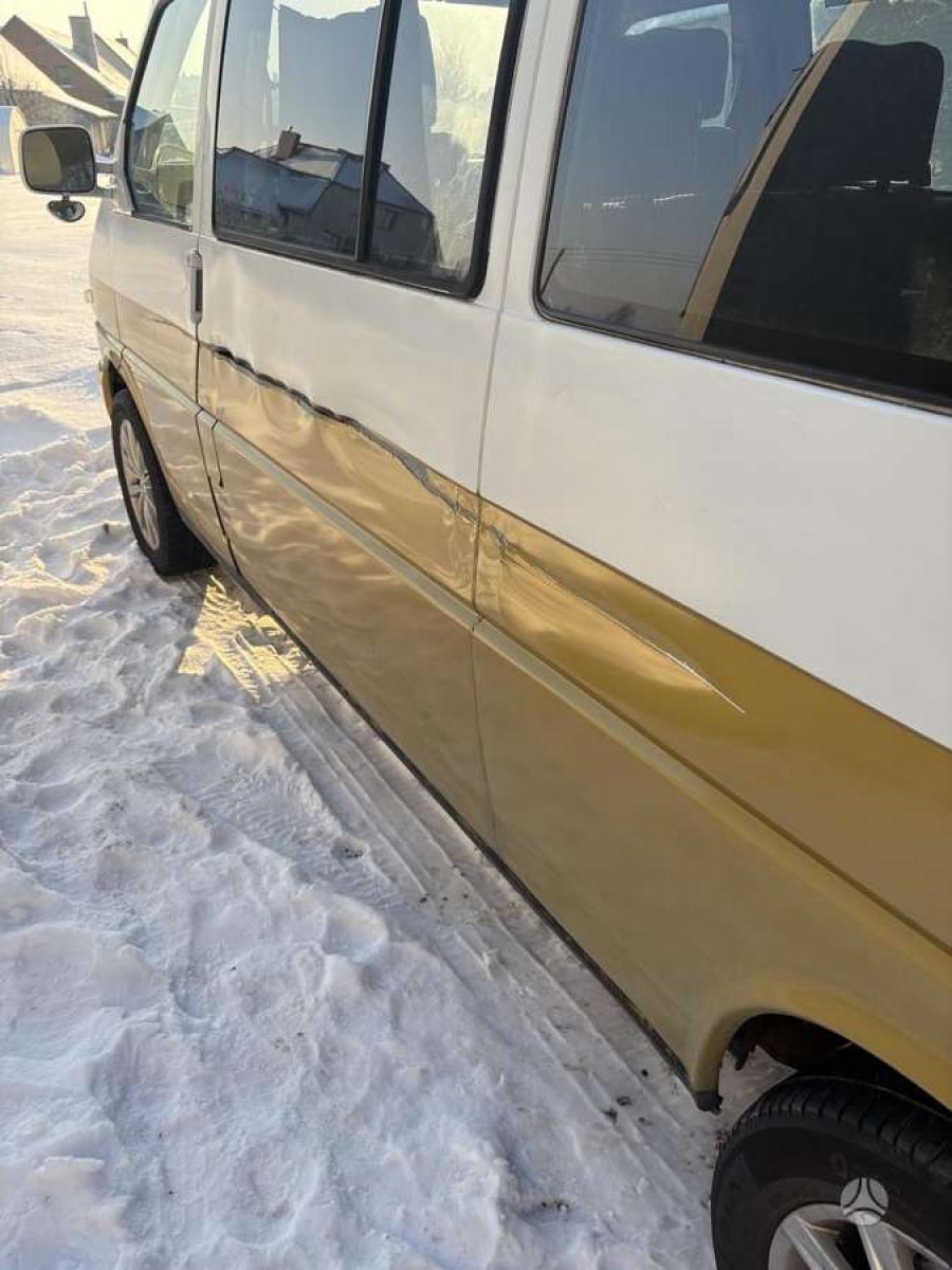 White Volkswagen Caravelle 2001 in Panevezys, with an engine capacity of 2.50 L and mileage of 460 thousand km for 3900 €, photo 5 on AUTOMOTO.COM.LV