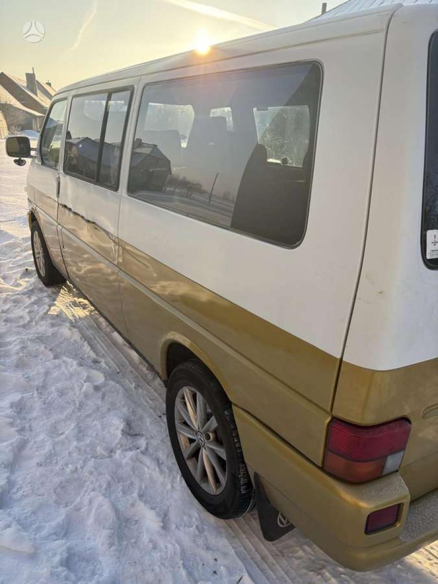 White Volkswagen Caravelle 2001 in Panevezys, with an engine capacity of 2.50 L and mileage of 460 thousand km for 3900 €, photo 6 on AUTOMOTO.COM.LV