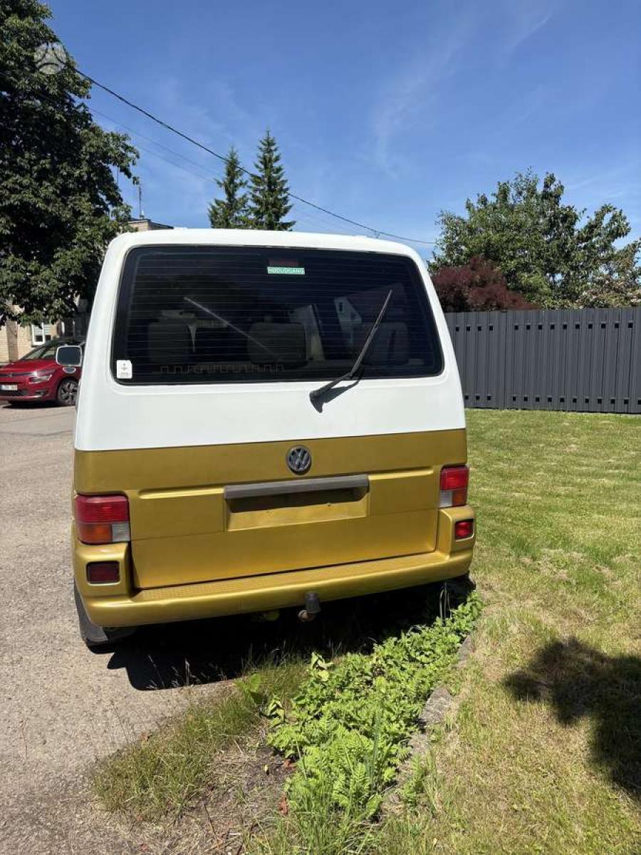 Balts Volkswagen Caravelle 2001 Panevēža, ar dzinēja tilpumu 2.50 L un nobraukumu 590 tūkst. km par 2650 €, foto 3 vietnē AUTOMOTO.COM.LV