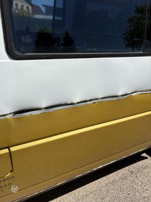 Balts Volkswagen Caravelle 2001 Panevēža, ar dzinēja tilpumu 2.50 L un nobraukumu 590 tūkst. km par 2650 €, foto 4 vietnē AUTOMOTO.COM.LV