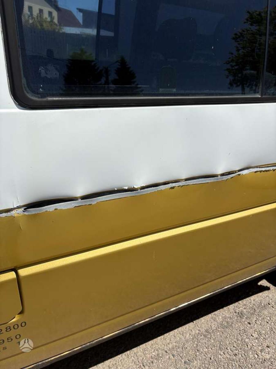 Balts Volkswagen Caravelle 2001 Panevēža, ar dzinēja tilpumu 2.50 L un nobraukumu 590 tūkst. km par 2650 €, foto 4 vietnē AUTOMOTO.COM.LV