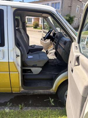 Balts Volkswagen Caravelle 2001 Panevēža, ar dzinēja tilpumu 2.50 L un nobraukumu 590 tūkst. km par 2650 €, foto 9 vietnē AUTOMOTO.COM.LV