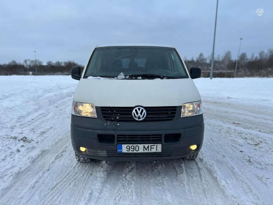 Balts Volkswagen Caravelle 2006 Tallina, ar dzinēja tilpumu 2.46 L un nobraukumu 307 tūkst. km par 5300 €, foto 3 vietnē AUTOMOTO.COM.LV