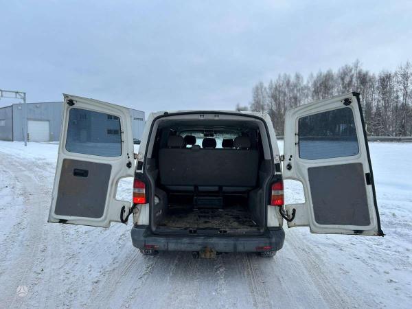White Volkswagen Caravelle 2006 in Tallinn, with an engine capacity of 2.46 L and mileage of 307 thousand km for 5300 €, photo 6 on AUTOMOTO.COM.LV