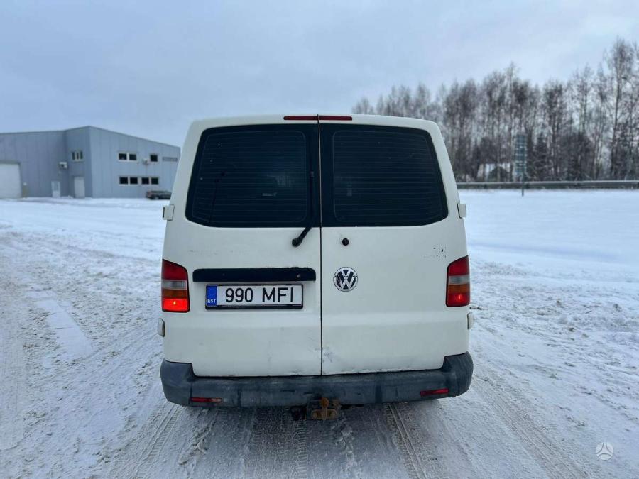 Balts Volkswagen Caravelle 2006 Tallina, ar dzinēja tilpumu 2.46 L un nobraukumu 307 tūkst. km par 5300 €, foto 8 vietnē AUTOMOTO.COM.LV