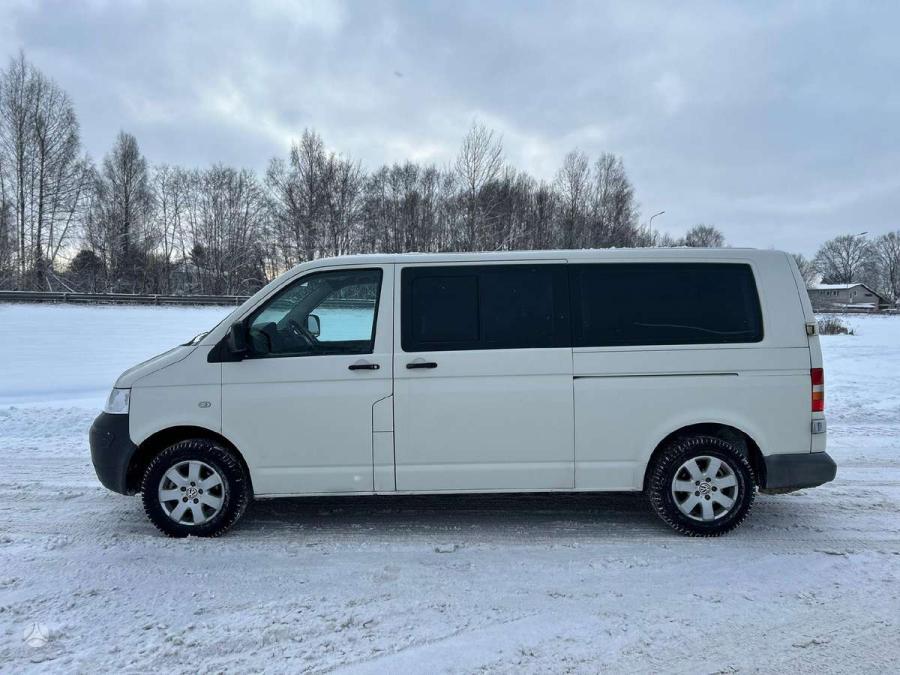 Balts Volkswagen Caravelle 2006 Tallina, ar dzinēja tilpumu 2.46 L un nobraukumu 307 tūkst. km par 5300 €, foto 9 vietnē AUTOMOTO.COM.LV
