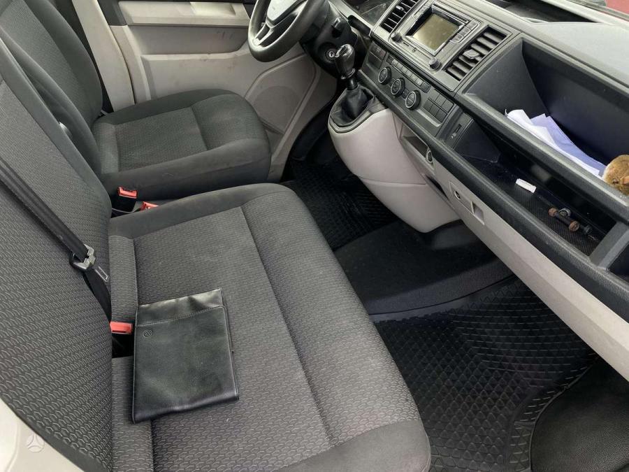 Balts Volkswagen Caravelle 2017 Viļņa, ar dzinēja tilpumu 1.97 L un nobraukumu 498 tūkst. km par 7800 €, foto 13 vietnē AUTOMOTO.COM.LV