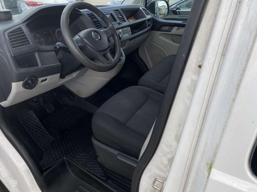 Balts Volkswagen Caravelle 2017 Viļņa, ar dzinēja tilpumu 1.97 L un nobraukumu 498 tūkst. km par 7800 €, foto 11 vietnē AUTOMOTO.COM.LV