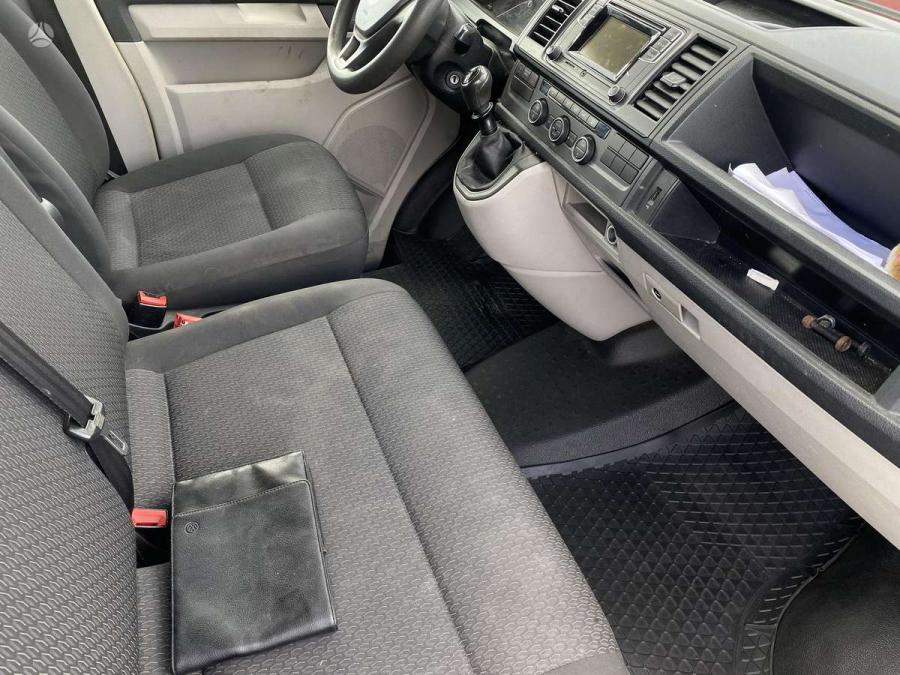 Balts Volkswagen Caravelle 2017 Viļņa, ar dzinēja tilpumu 1.97 L un nobraukumu 498 tūkst. km par 7800 €, foto 13 vietnē AUTOMOTO.COM.LV