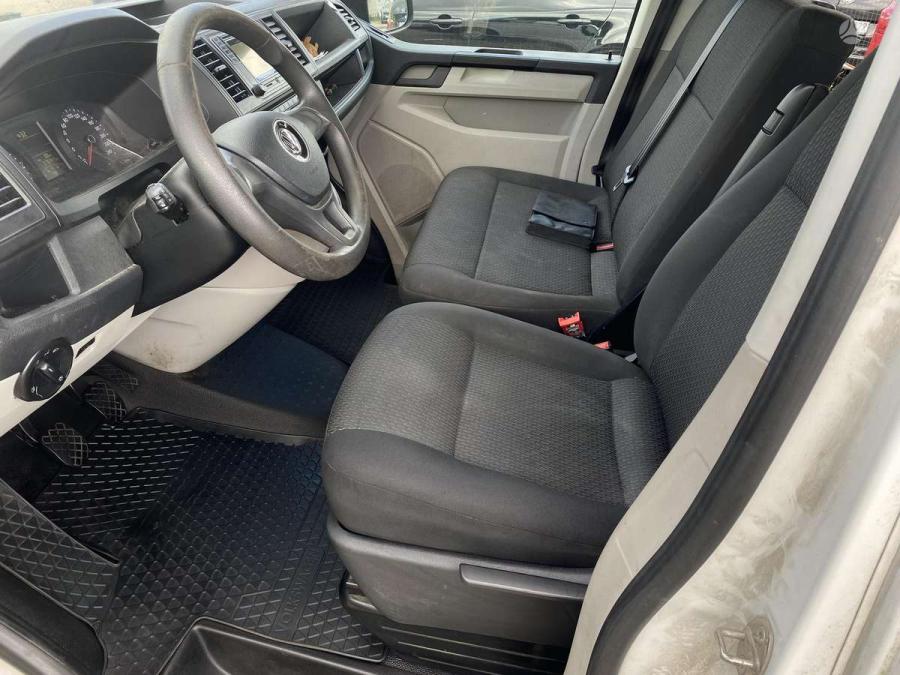 Balts Volkswagen Caravelle 2017 Viļņa, ar dzinēja tilpumu 1.97 L un nobraukumu 498 tūkst. km par 7800 €, foto 23 vietnē AUTOMOTO.COM.LV