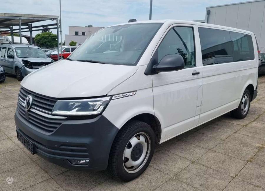 White Volkswagen Caravelle 2020 in Siauliai, with an engine capacity of 1.97 L and mileage of 93 thousand km for 21900 €, photo 1 on AUTOMOTO.COM.LV