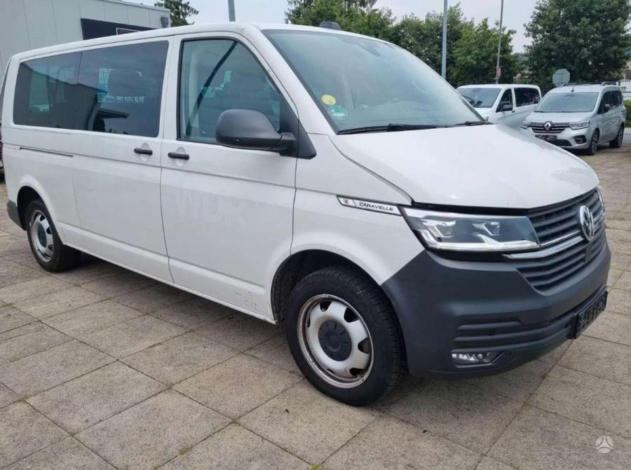 White Volkswagen Caravelle 2020 in Siauliai, with an engine capacity of 1.97 L and mileage of 93 thousand km for 21900 €, photo 3 on AUTOMOTO.COM.LV