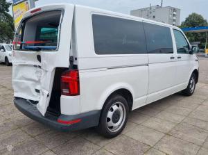 White Volkswagen Caravelle 2020 in Siauliai, with an engine capacity of 1.97 L and mileage of 93 thousand km for 21900 €, photo 4 on AUTOMOTO.COM.LV
