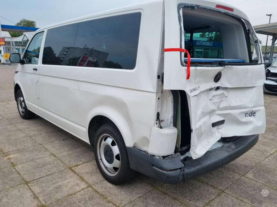 White Volkswagen Caravelle 2020 in Siauliai, with an engine capacity of 1.97 L and mileage of 93 thousand km for 21900 €, photo 5 on AUTOMOTO.COM.LV