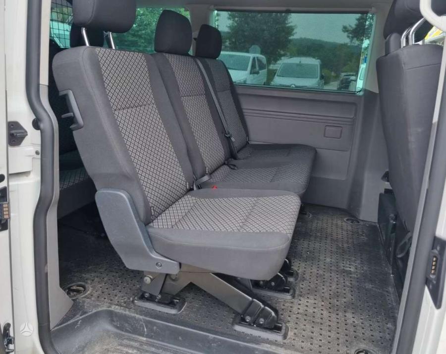 White Volkswagen Caravelle 2020 in Siauliai, with an engine capacity of 1.97 L and mileage of 93 thousand km for 21900 €, photo 12 on AUTOMOTO.COM.LV