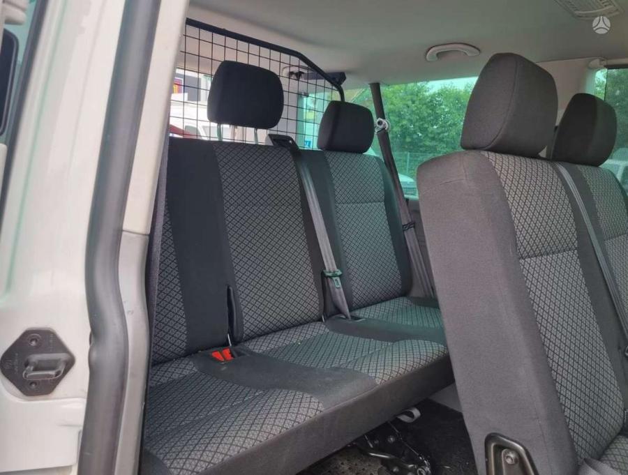 White Volkswagen Caravelle 2020 in Siauliai, with an engine capacity of 1.97 L and mileage of 93 thousand km for 21900 €, photo 14 on AUTOMOTO.COM.LV