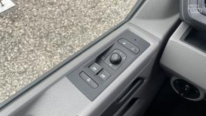 Balts Volkswagen Caravelle 2022 Marijampole, ar dzinēja tilpumu 2.00 L un nobraukumu 145 tūkst. km par 26500 €, foto 18 vietnē AUTOMOTO.COM.LV