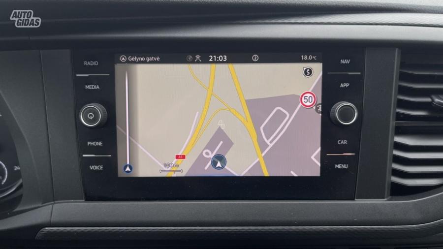 Balts Volkswagen Caravelle 2022 Marijampole, ar dzinēja tilpumu 2.00 L un nobraukumu 145 tūkst. km par 26500 €, foto 24 vietnē AUTOMOTO.COM.LV