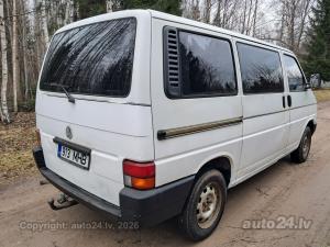 White Volkswagen Caravelle 1995 in Rapla, with an engine capacity of 2.40 L and mileage of 580 thousand km for 1600 €, photo 3 on AUTOMOTO.COM.LV