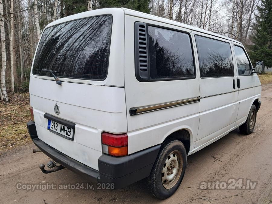 White Volkswagen Caravelle 1995 in Rapla, with an engine capacity of 2.40 L and mileage of 580 thousand km for 1600 €, photo 3 on AUTOMOTO.COM.LV