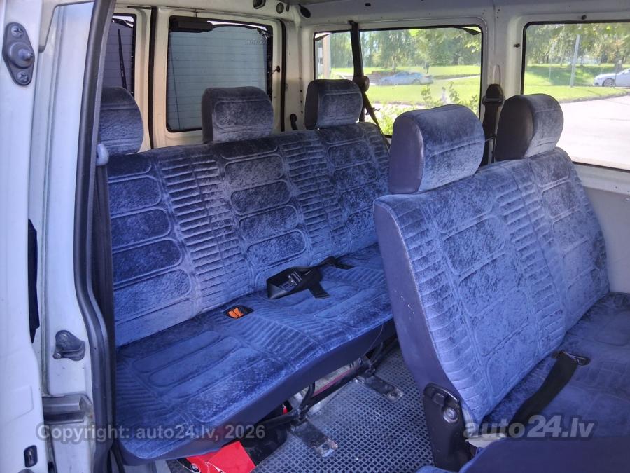 Balts Volkswagen Caravelle 2000 Tartu, ar dzinēja tilpumu 2.50 L un nobraukumu 639 tūkst. km par 1500 €, foto 10 vietnē AUTOMOTO.COM.LV