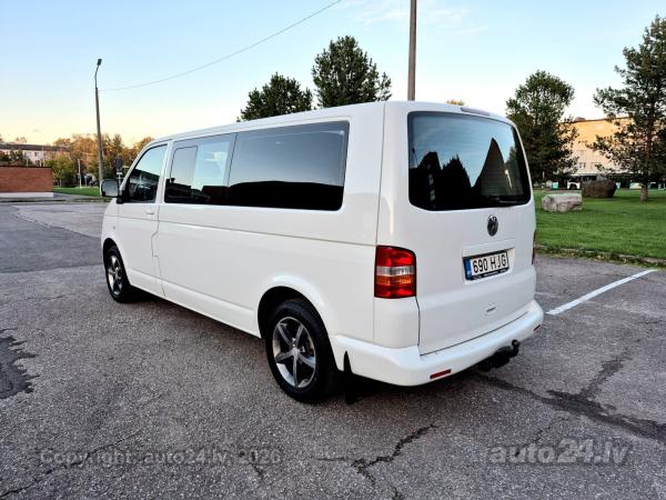 White Volkswagen Caravelle 2005 in Tallinn, with an engine capacity of 2.50 L and mileage of 381 thousand km for 3990 €, photo 4 on AUTOMOTO.COM.LV