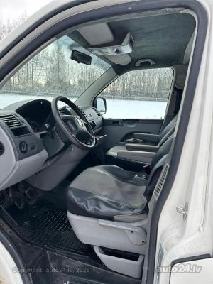 Balts Volkswagen Caravelle 2006 Otepē, ar dzinēja tilpumu 2.50 L un nobraukumu 307 tūkst. km par 5300 €, foto 8 vietnē AUTOMOTO.COM.LV