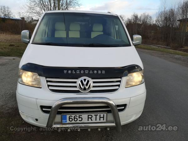 White Volkswagen Caravelle 2007 in Tallinn, with an engine capacity of 2.50 L and mileage of 395 thousand km for 5990 €, photo 1 on AUTOMOTO.COM.LV