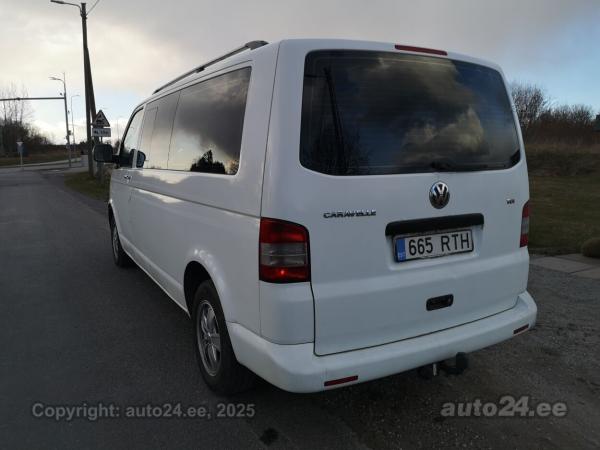 White Volkswagen Caravelle 2007 in Tallinn, with an engine capacity of 2.50 L and mileage of 395 thousand km for 5990 €, photo 5 on AUTOMOTO.COM.LV