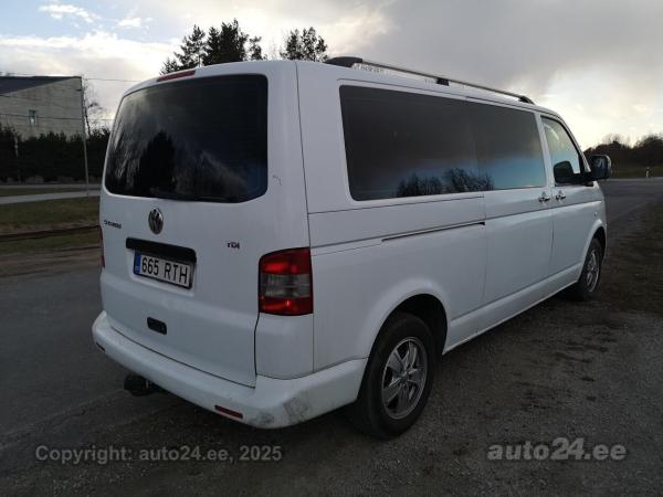 White Volkswagen Caravelle 2007 in Tallinn, with an engine capacity of 2.50 L and mileage of 395 thousand km for 5990 €, photo 7 on AUTOMOTO.COM.LV