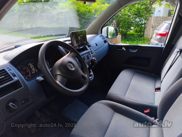 White Volkswagen Caravelle 2012 in Tallinn, with an engine capacity of 2.00 L and mileage of 267 thousand km for 7000 €, photo 8 on AUTOMOTO.COM.LV