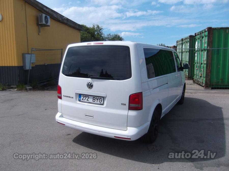 Balts Volkswagen Caravelle 2014 Tallina, ar dzinēja tilpumu 2.00 L un nobraukumu 327 tūkst. km par 12500 €, foto 5 vietnē AUTOMOTO.COM.LV