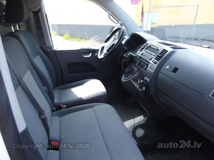 Balts Volkswagen Caravelle 2014 Tallina, ar dzinēja tilpumu 2.00 L un nobraukumu 327 tūkst. km par 12500 €, foto 7 vietnē AUTOMOTO.COM.LV