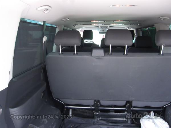 Balts Volkswagen Caravelle 2014 Tallina, ar dzinēja tilpumu 2.00 L un nobraukumu 327 tūkst. km par 12500 €, foto 9 vietnē AUTOMOTO.COM.LV