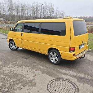 Yellow Volkswagen Caravelle 2001 in Alytus, with an engine capacity of 2.50 L and mileage of 400 thousand km for 3900 €, photo 6 on AUTOMOTO.COM.LV